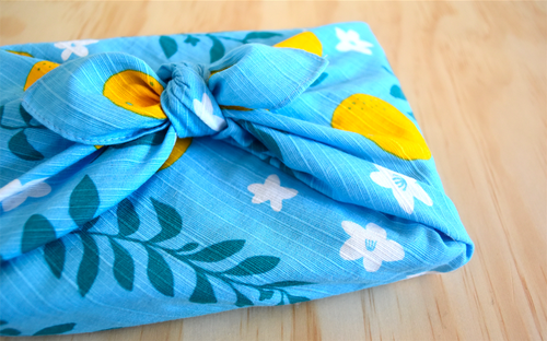 How to: Furoshiki (Japanese Fabric Wrapping) | 1 Million Women